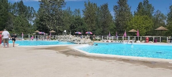 Homerez - Bungalow Charmant à Onzain + Piscine Partagée - Blois