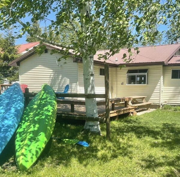 Cozy Cottage On Indian Lake With Dock And A/c - Palms Book State Park, Manistique
