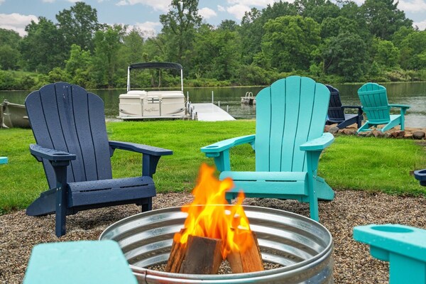 Anchors Away: Modern Irish Hills Lakefront W/ Beach, Dock, Kayaks, Cornhole - Mission Lake, Jerome