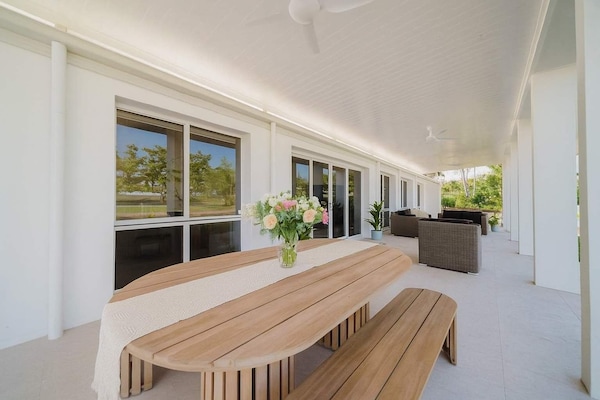 Perfection In Pallarenda With Pool & Studio Apt - Townsville