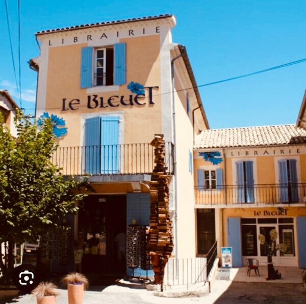 In The Heart Of Banon At The Bottom Of The Apartment, Bakery, Restaurant, Paragliding, Etc. - Banon