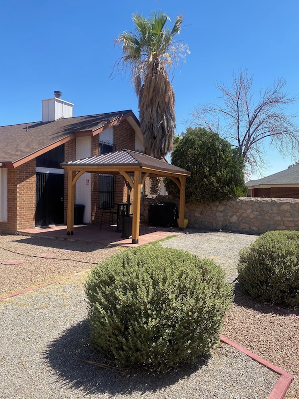 2-bedroom Smart Home With Alexa Controlleled Lighting, Ac  Wifi  El Paso - 厄爾巴索