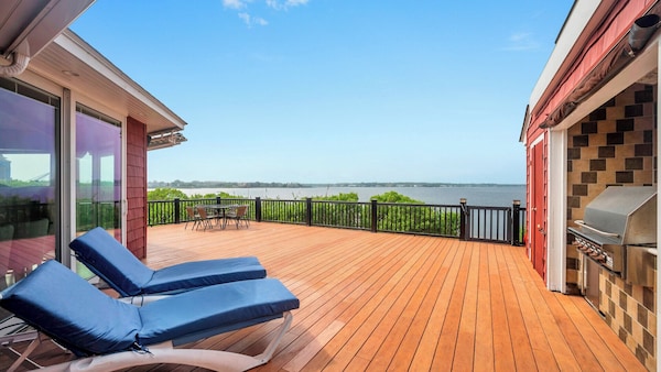 Bayfront Home With Private Path Across The Street To Ocean, Pool And Hot... - Suffolk County, NY