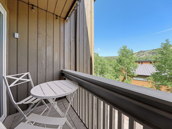 Sunnyslope Condo | Cozy Stay W/ Fireplace, Views And Prime Location - Brian Head, UT