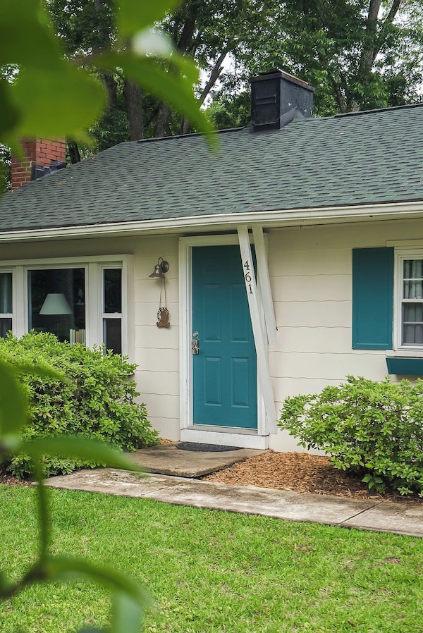 Charming 2-bedroom/2 Bath House Near Bruces Field & Downtown Aiken. - Aiken, SC