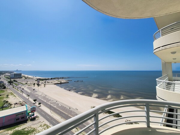 Beautiful 15th Floor 2 Bedroom, 2 Bath Condo At The Ocean Club! - Biloxi, MS