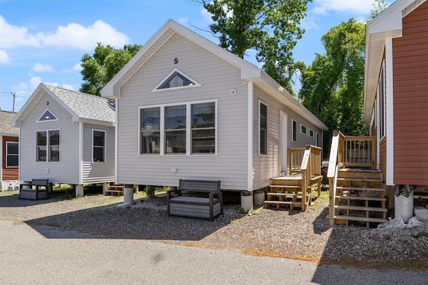 Alluring 2-bedroom Cottage In Delightful Old Orchard Beach With Wifi, Ac - Old Orchard Beach