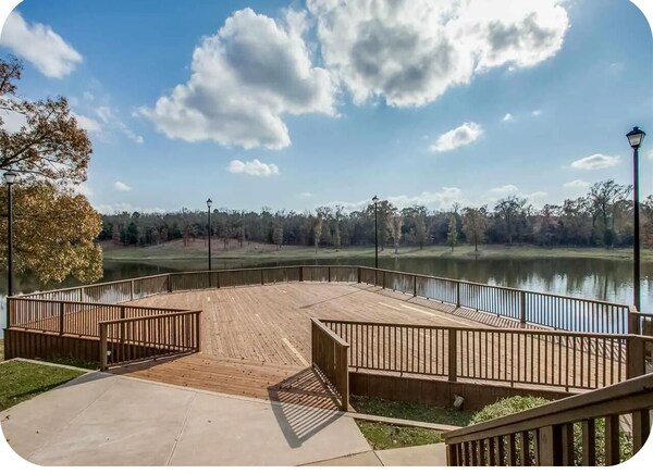 Premier Country House With Top Amenities In Ben Wheeler Near Canton Trade Days - Van, TX
