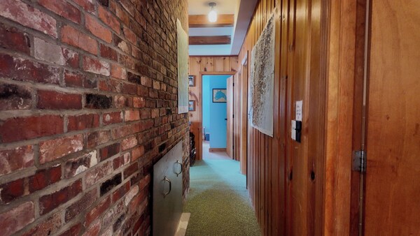 Charming New England 4bd Family Lake House W/ Yard, Patio, Docks And Views - 諾丁漢