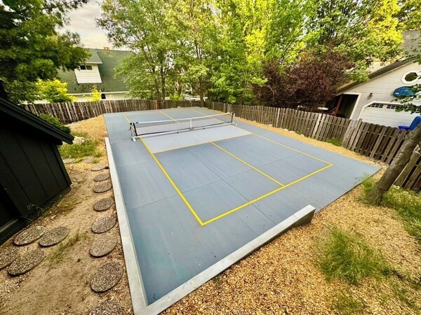 Dog-friendly Retreat W/ Pickleball,sauna + Hot Tub - Lake Arrowhead, CA
