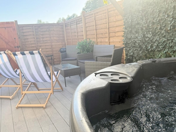 Bubbles & Bliss - Hot Tub/garden | Pass The Keys - Camber Sands