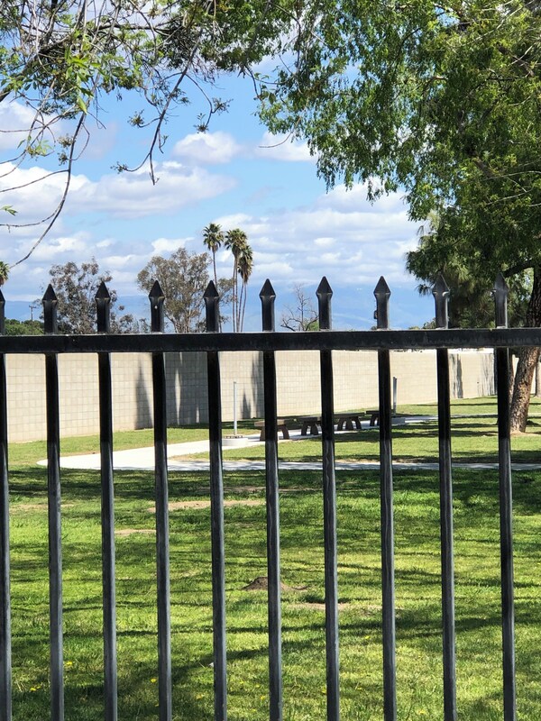 Charming 2bedroom Apartment With Wifi,ac And Park View In Delightful Bakersfield - Bakersfield, CA