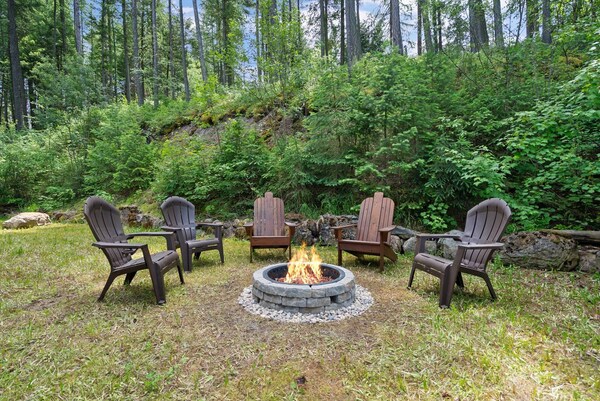 New Listing! Cozy Cabin 15 Minutes From Glacier - Columbia Falls, MT