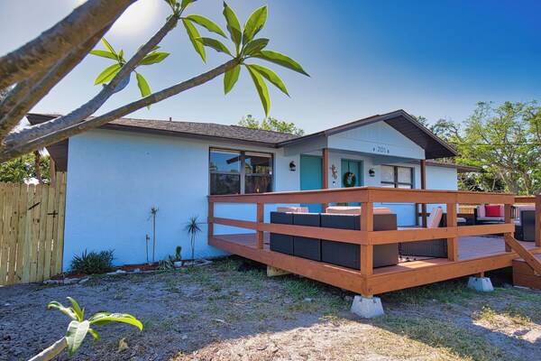 Charming 2-bedroom Duplex In Lovely Nokomis. 12 Min Walk To Beach Pet Friendly - Venice, FL