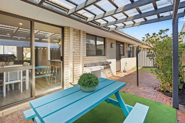 Coastal Convenience - 2 Min Walk To Shops & Cafes - Nedlands