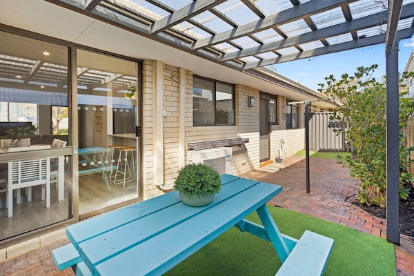 Coastal Convenience - 2 Min Walk To Shops & Cafes - Nedlands