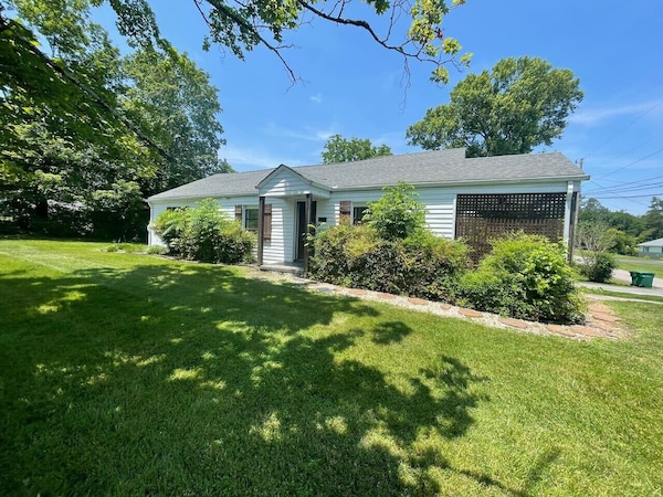 Relaxing 3 Bedroom Home Near Downtown - Blaine, TN