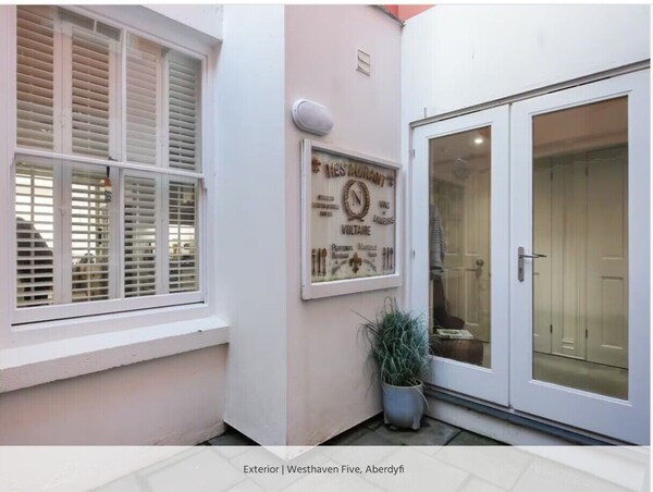 Spacious Luxury Seaside Apartment -Aberdovey - Pet Friendly- Free Parking Permit - Aberdovey