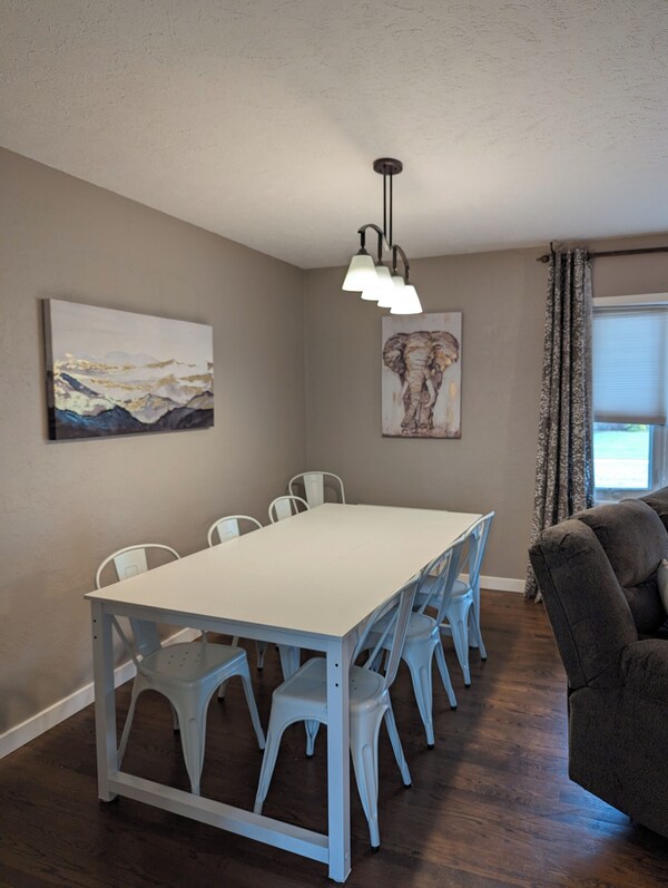 3-bedroom House In Charming Riverdale With Wifi, Ac. Book Now - Snow, ND
