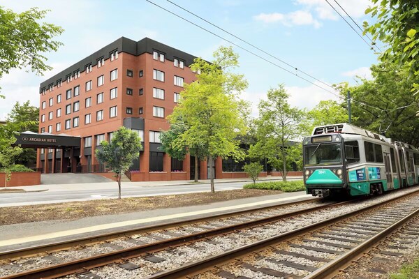 Relax In Comfortable Room Amidst Bostons Urban Vibe! Dining Onsite! - Mission Hill - Boston