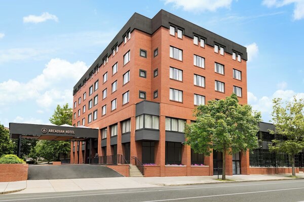 Town House Queen Room At Arcadian Hotel! Close To Coolidge Corner Theatre - Brookline, MA