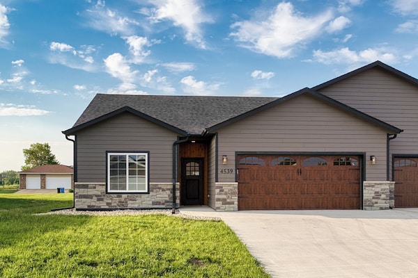 Check It Out ! New In 2025 Home In Sioux Falls Close To Golf Course - Sioux Falls, SD