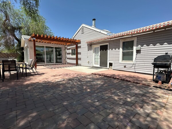 Relaxing Corner -Huge Backyard - Hot Tub And Views - Marana, AZ