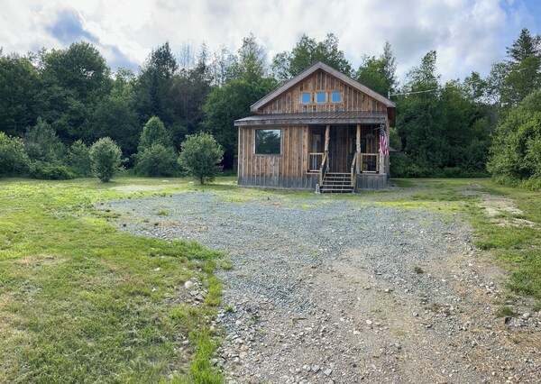 Quaint 3-bedroom Cabin On The Trails - New Hampshire (State)