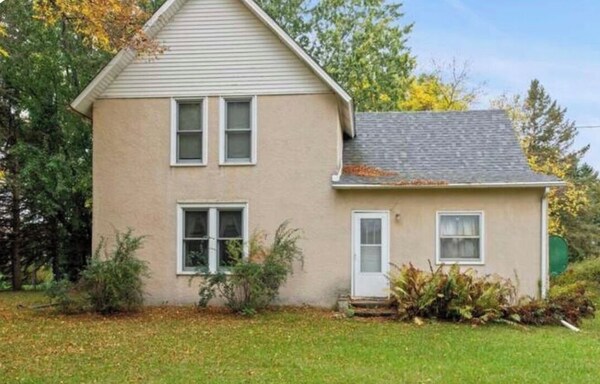 Where History Meets Hospitality A 4br Pet Friendly Farmhouse With Fenced Yard - Skogman Lake, MN