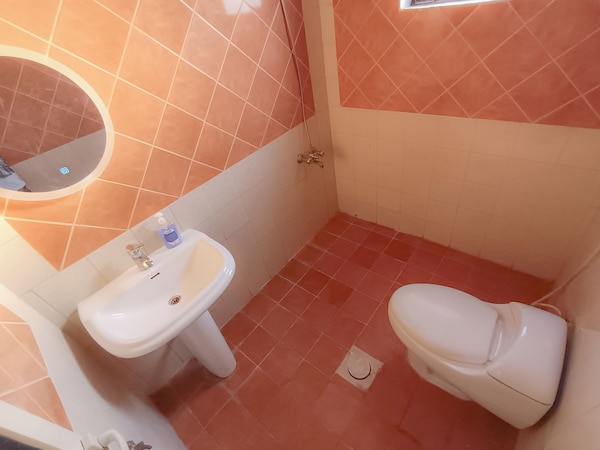 Charming 2-bedroom Apartment In Marvelous Dammam With Wifi, Ac - 담맘