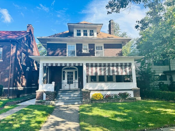 *Close To The Falls*big Historic Home*a/c*parking* - Niagara Falls
