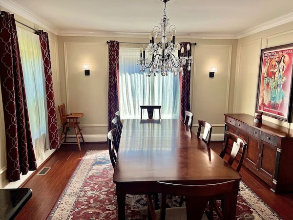 *Big Historic Home*a/c*parking* - Niagara Falls