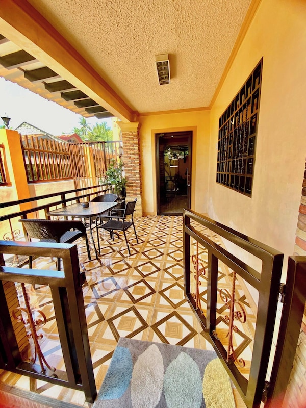 Len's Staycation 3bdr-2br-downstairs ,Netflix&wifi - Panabo