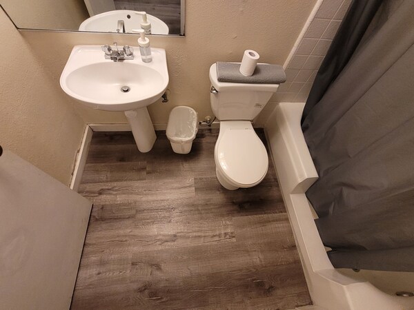 3xguests Unit With Ac And Wifi In Beverly Hills - Beverly Hills, CA