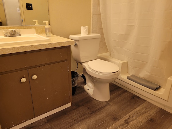 Lovely Double Queen Unit With Ac And Wifi In Beverly Hills - Beverly Hills