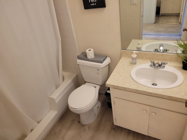 Double Queen Bed Unit With Ac And Wifi In Beverly Hills - Beverly Hills, CA
