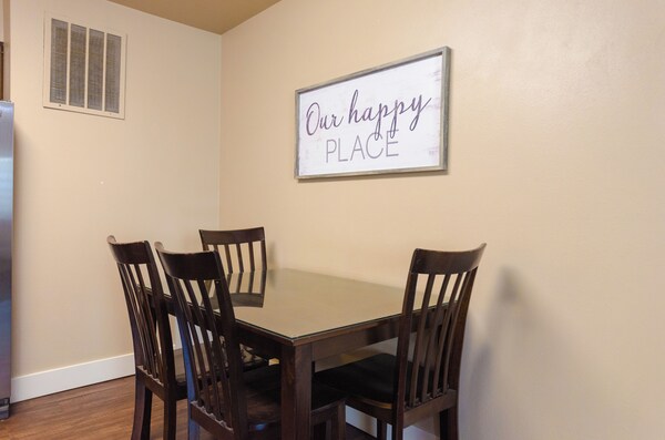 2-bedroom Condo In Logan With Wifi, Ac - Logan, UT