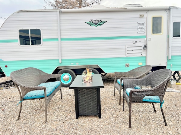 Stylish New "Retro" Rv In Tombstone  Walk To Ok Corral & Old West Attractions! - Tombstone, AZ
