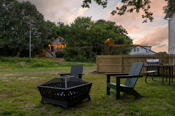 2br Urban Retreat W/ Deck, Near Downtown Durham - Durham, NC