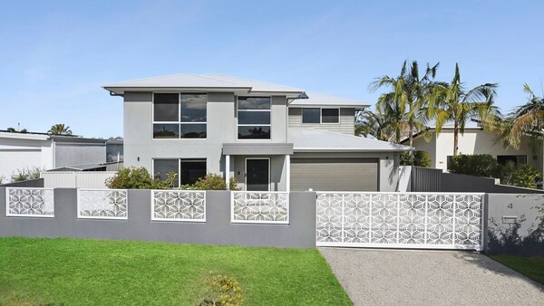Sunset House At Pelican Waters - Bribie Island