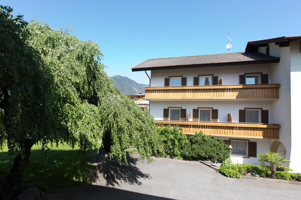 Apartment 'Rosalie  3' With Mountain View, Shared Pool And Wi-fi - Lana