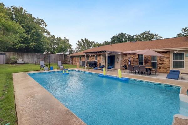 Paradise Near Beach W/private Pool Sleeps 12 - Pass Christian, MS
