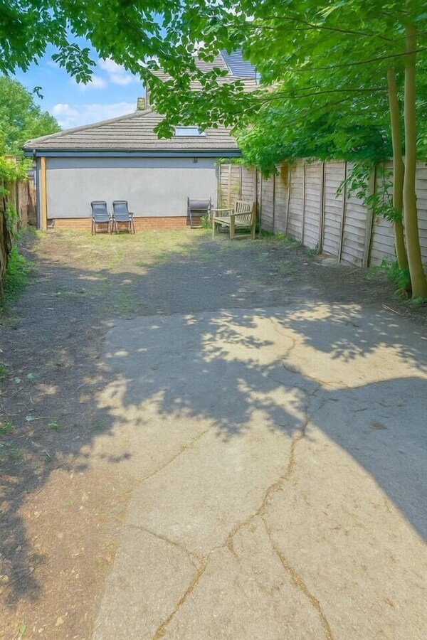 2-bed Garden Flat - Modern - A - Barnet