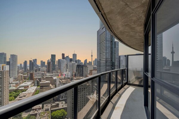 Panoramic Cn Tower View - Amazing 3br - Free Parking - Toronto