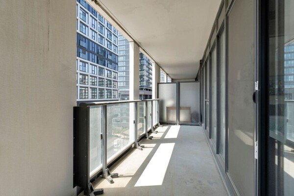City Center - Walkable 2br - 5 Min To Eaton Centre - Toronto