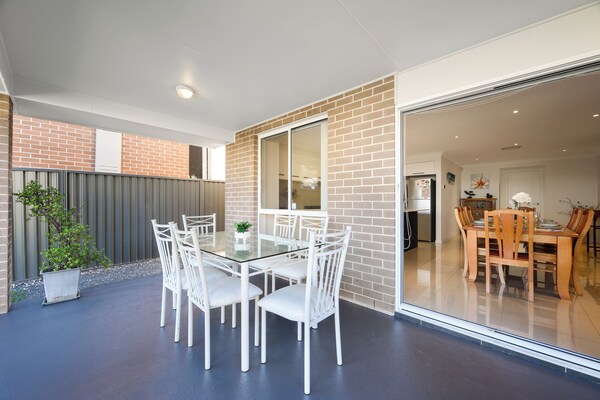 North-west 5br Near Woolworths & Regatta Centre - Kingswood