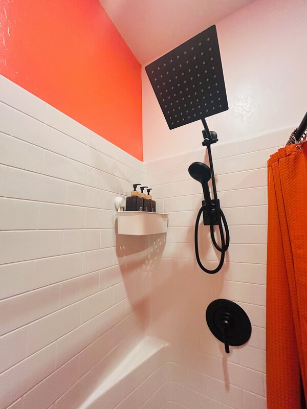 Exquisite Scandinavian Touch Private Guest Suite In Newly Built Neighborhood - Bakersfield, CA
