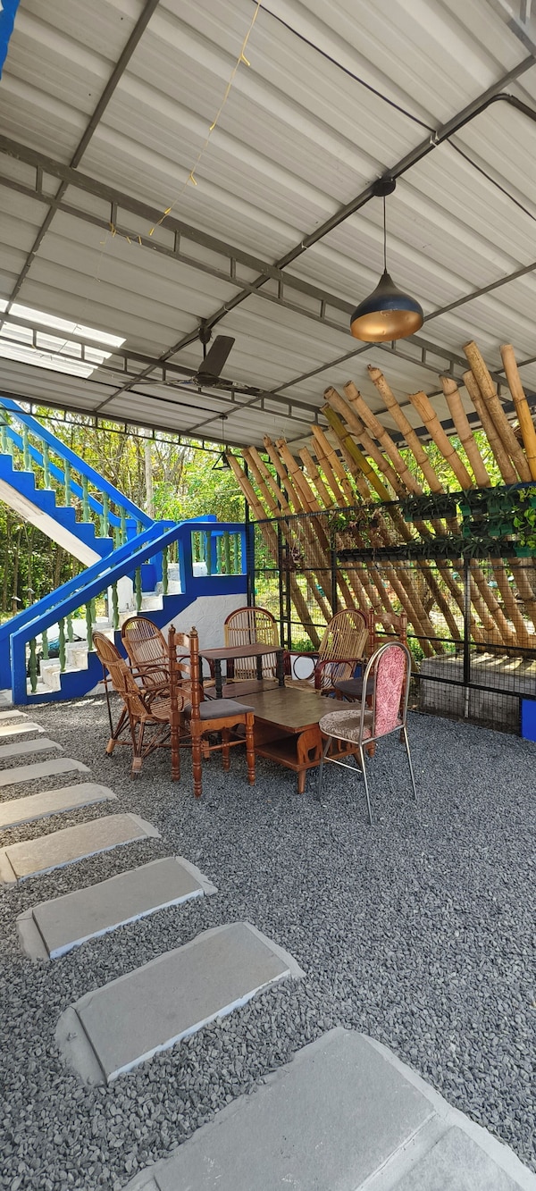 Charming 2-bedroom Estatestay With Ac, Wifi And Swimming Pool - Kothamangalam