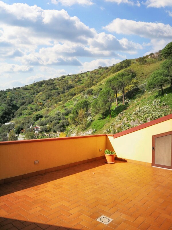 Homerez - Apt In Casalvecchio Siculo, Mountain View - Roccalumera