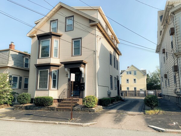 Charming 2-bedroom House Super Close To Brown & Risd, Wayland Square - Providence, RI